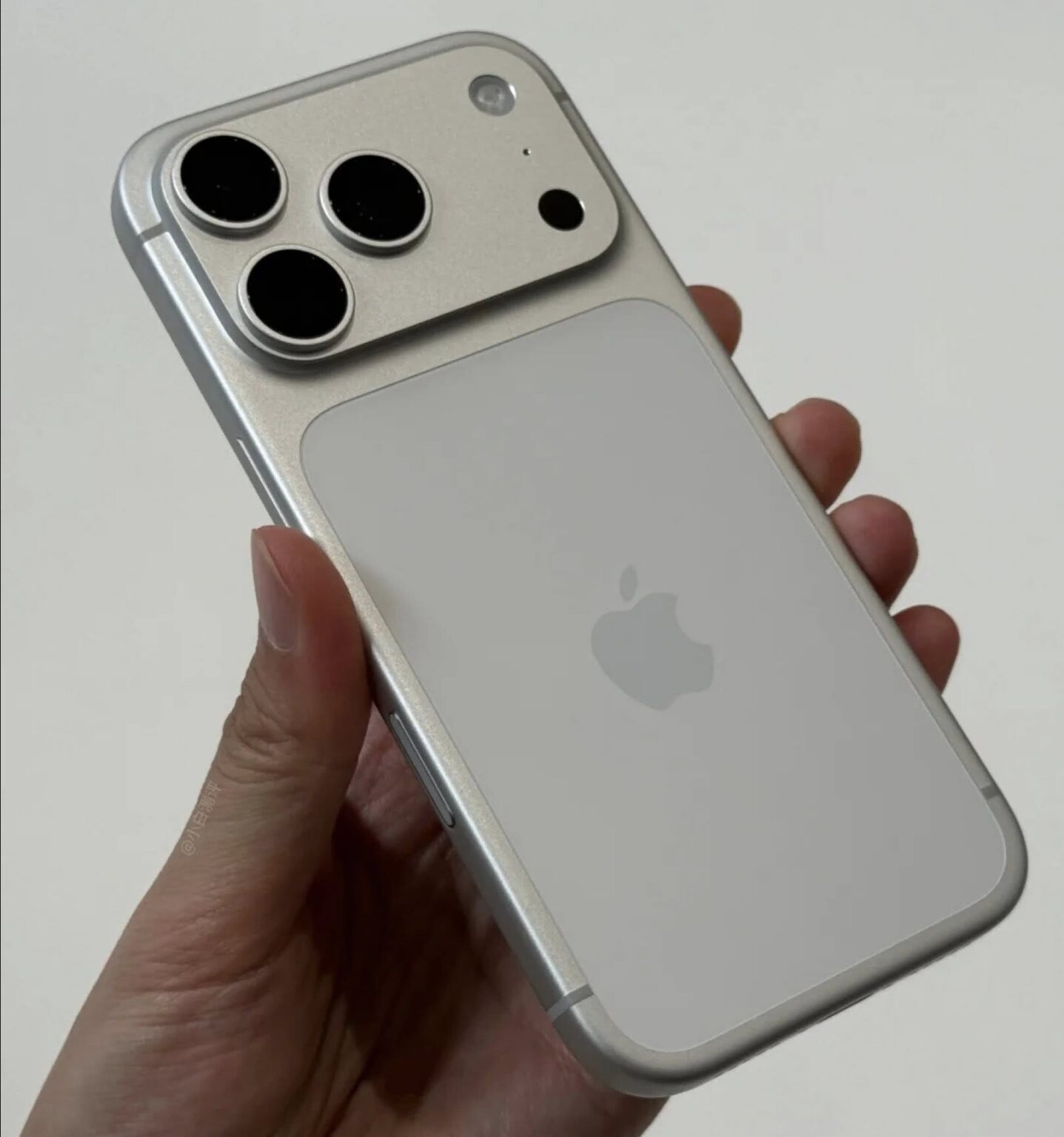 iPhone 17 Pro 系列真机上手！星宇橙、深蓝色、银色选哪个？ – LEESHARING